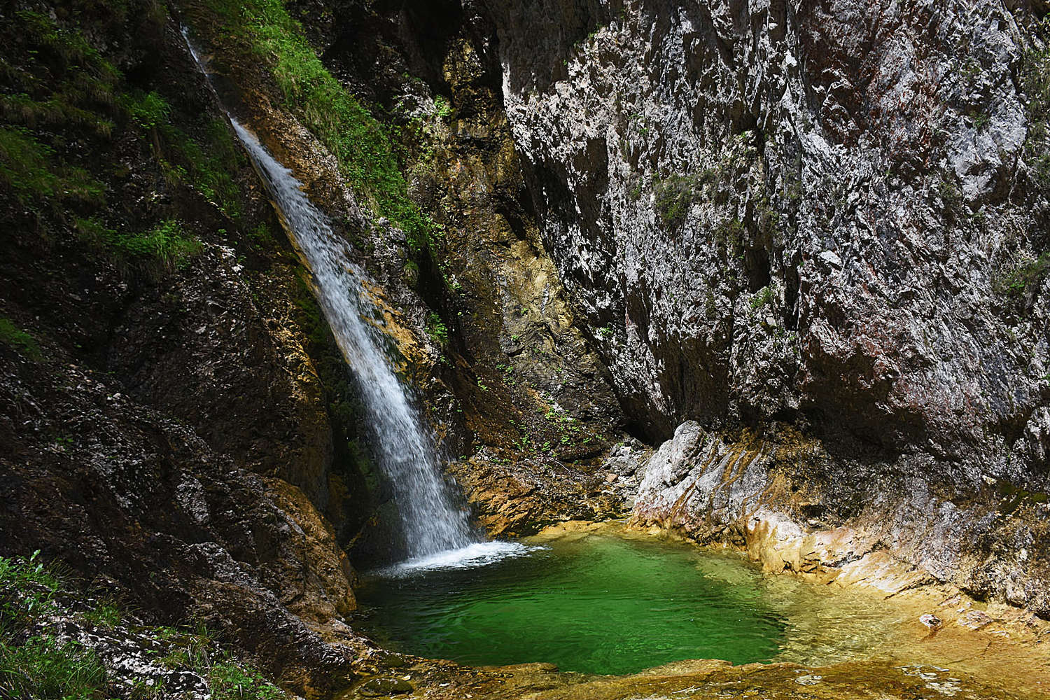 Lowest waterfall on Suhi potok : Photos, Diagrams & Topos : SummitPost