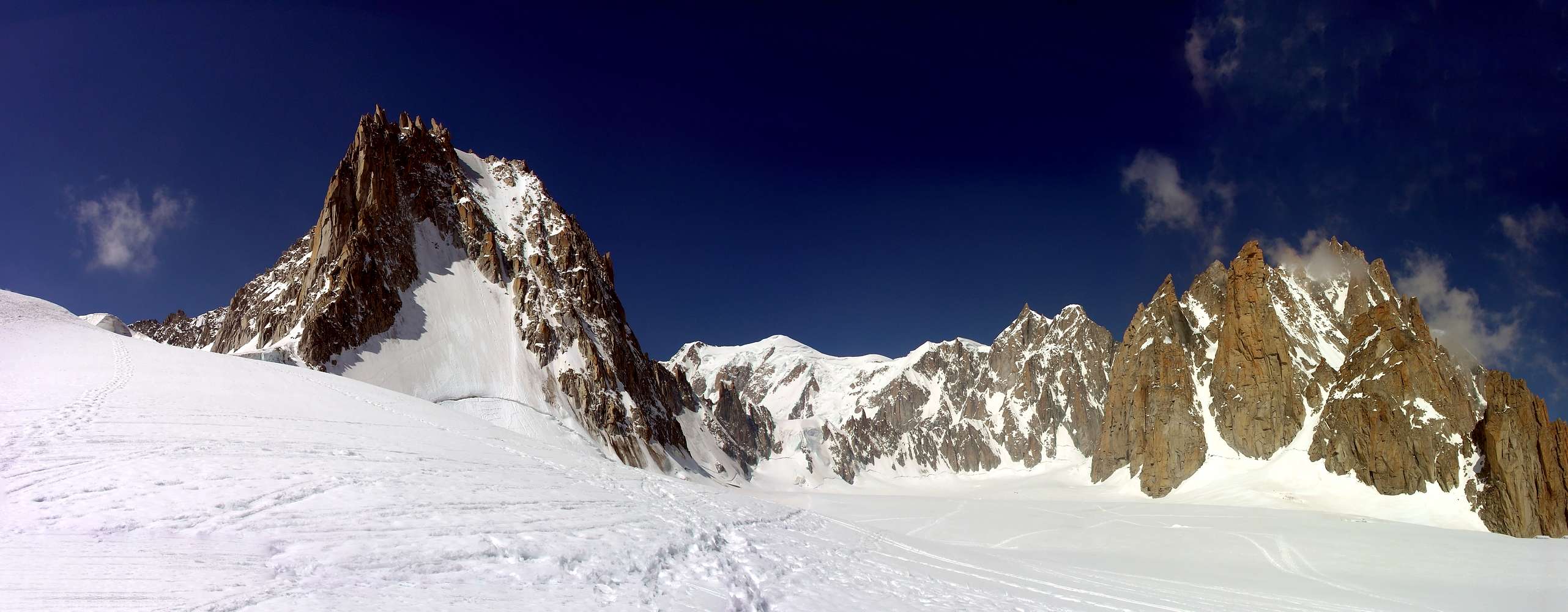 From left: La Tour Ronde, Monte Bianco, Mont Maudit, Grand Capucin and ...