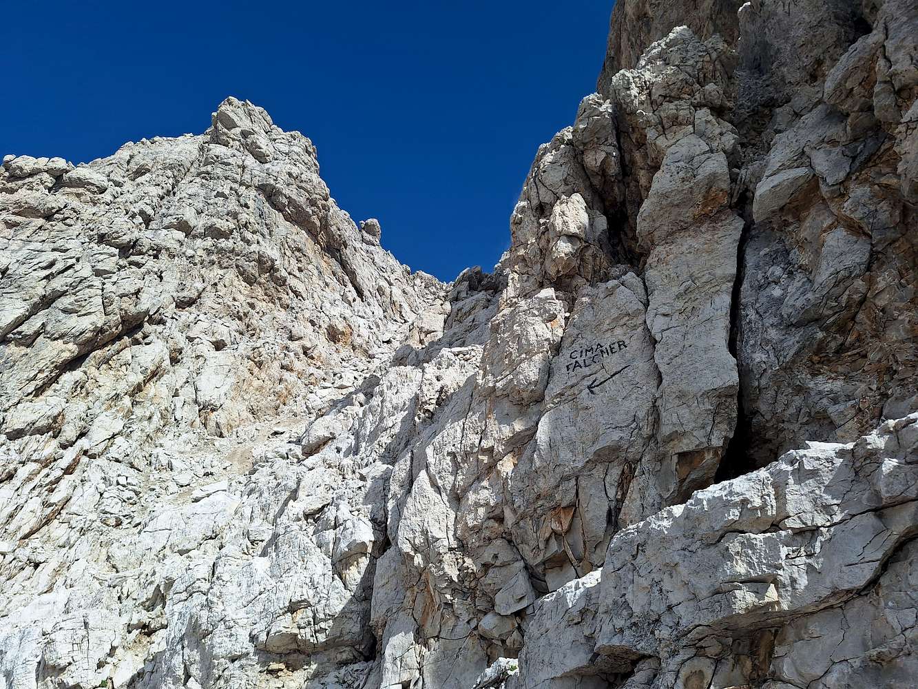 Cima Falkner, start of the Normal route : Photos, Diagrams & Topos ...