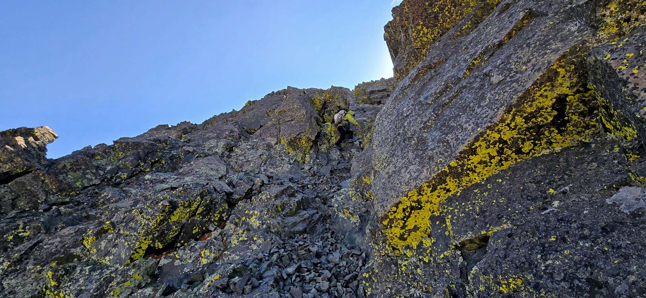 Climbing gully bellow summit. : Photos, Diagrams & Topos : SummitPost