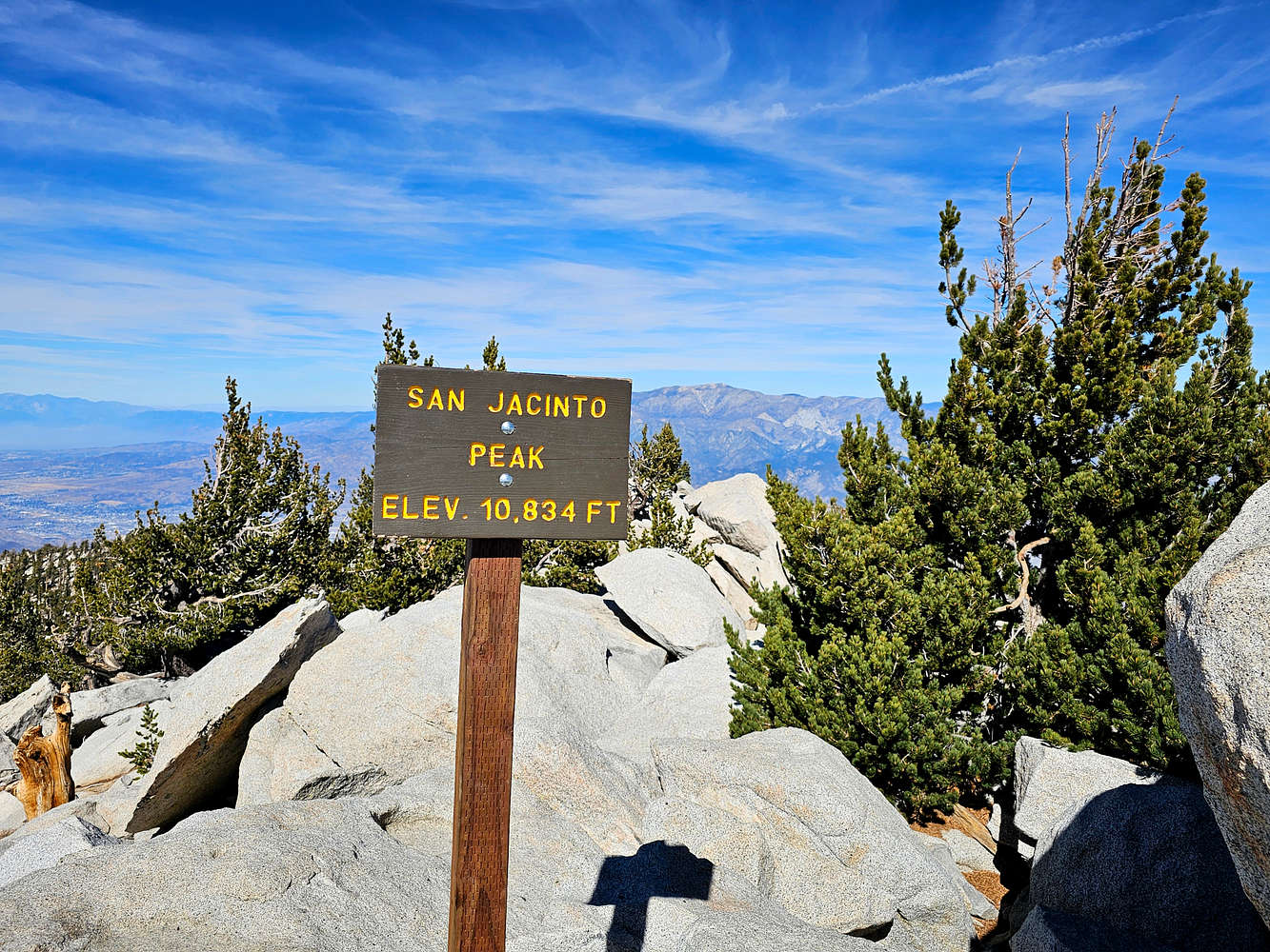 Mount San Gorgonio seen behind the sign : Photos, Diagrams & Topos ...