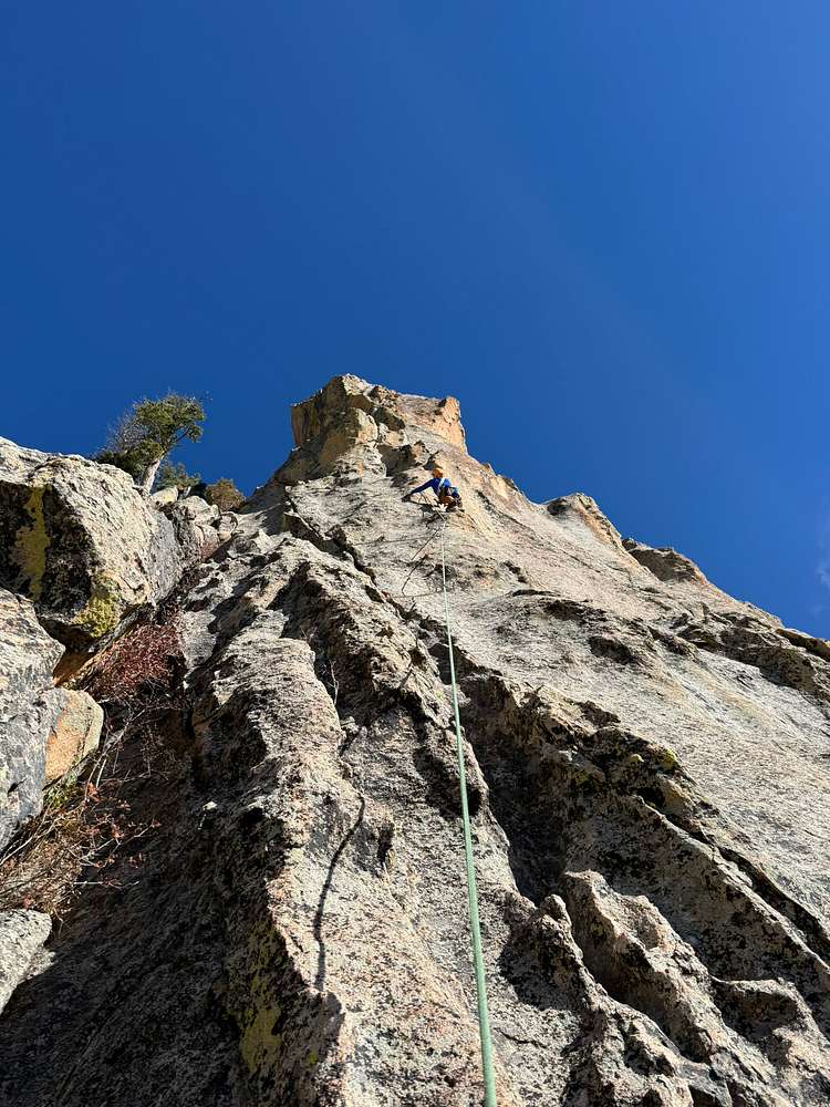 Dow leading the crux 2nd pitch : Photos, Diagrams & Topos : SummitPost