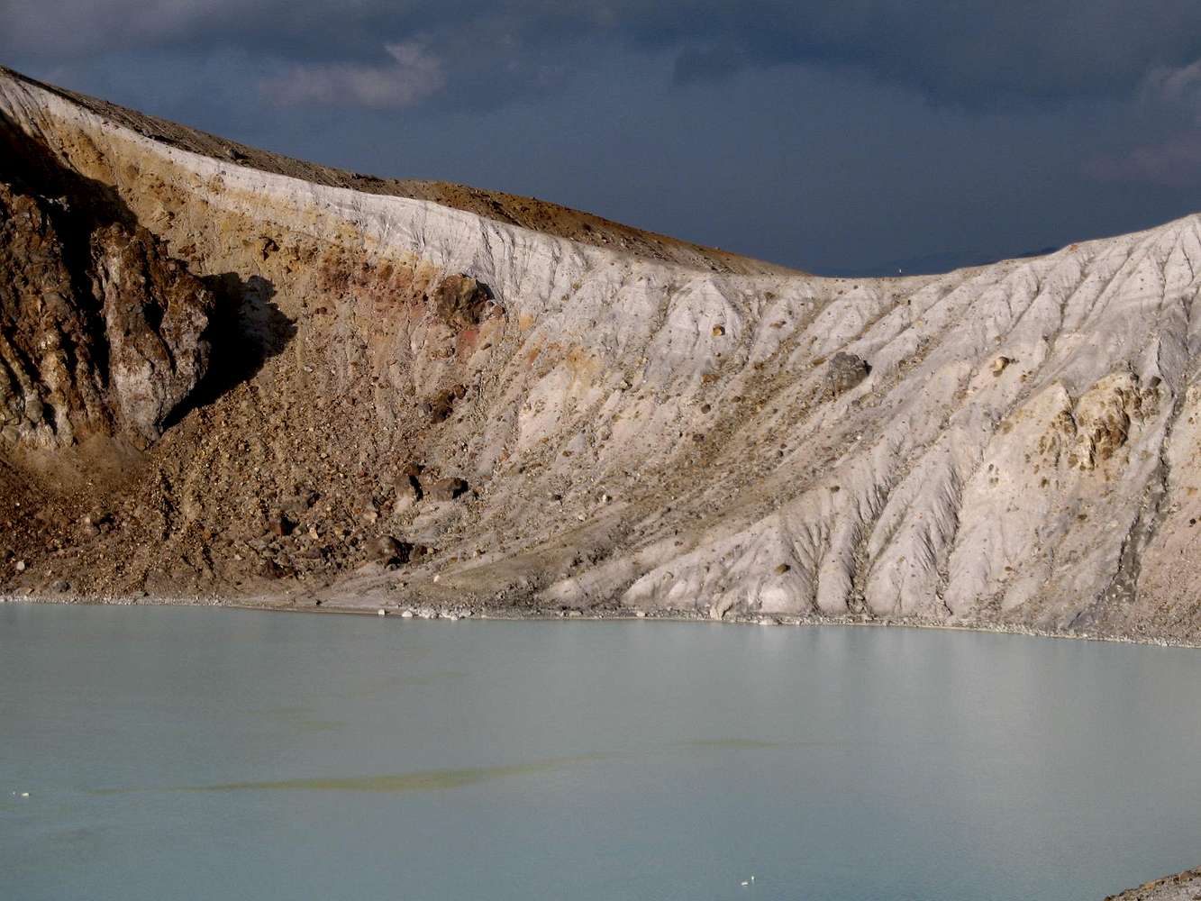 volcanic acid lake at the top of Kusatsu-Shirane volcano : Photos ...