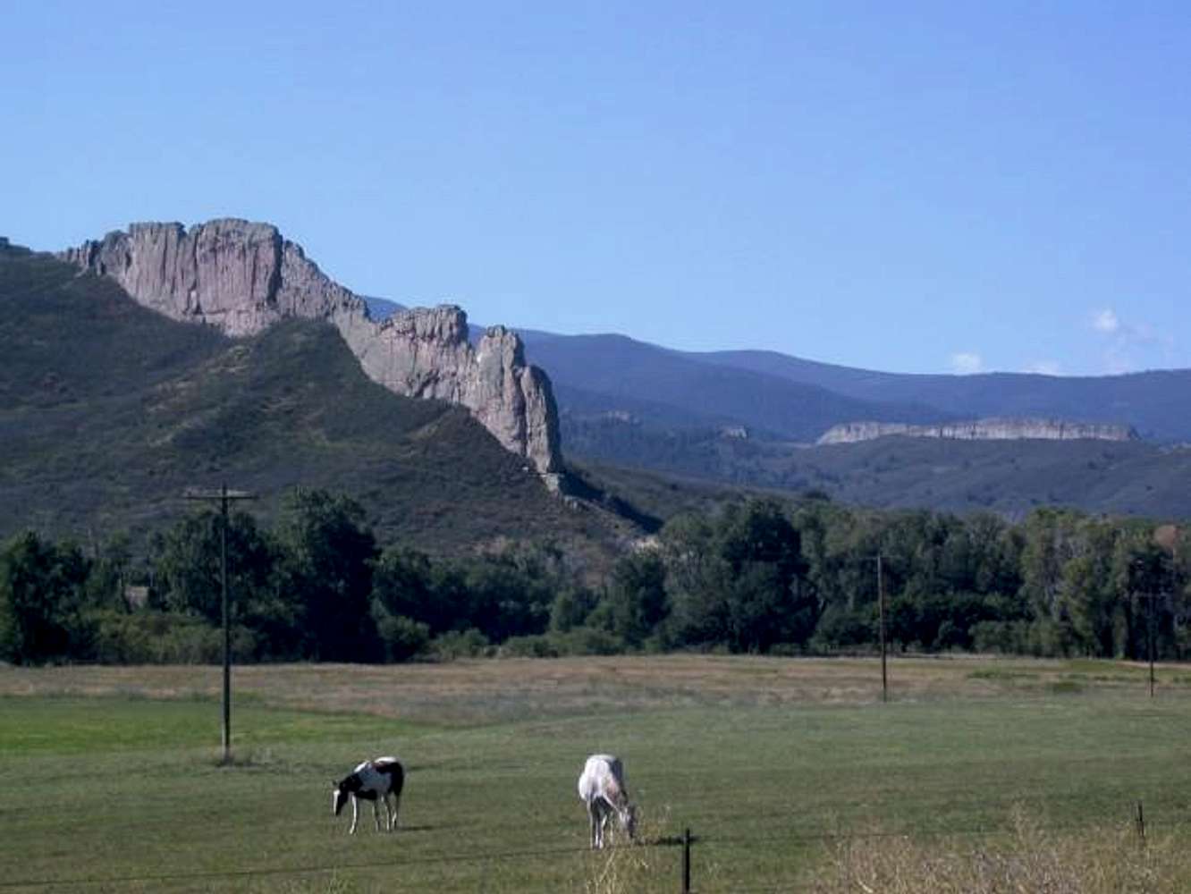 Volcanic dikes from Highway... : Photos, Diagrams & Topos : SummitPost
