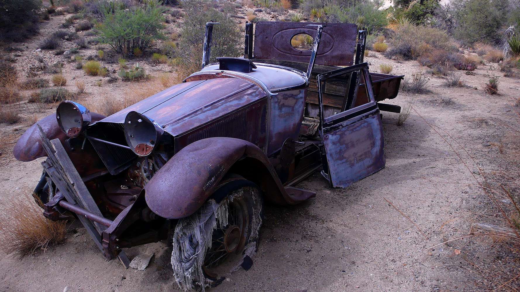 One of many abandoned cars in Joshua Tree. : Photos, Diagrams & Topos ...