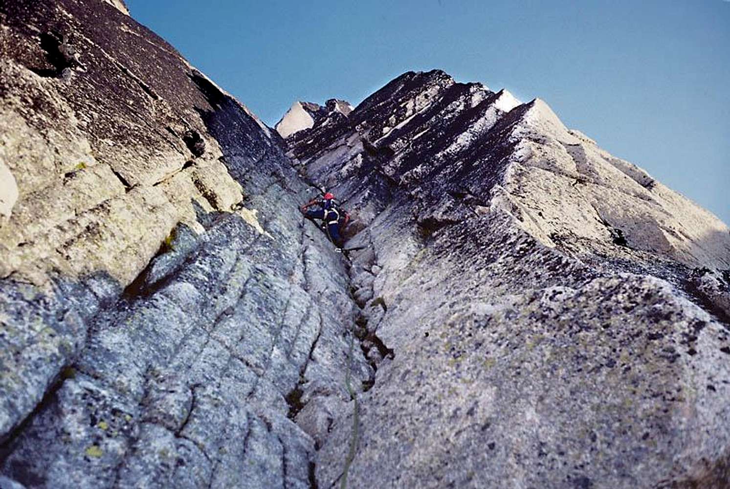 1st Pitch, Snowpatch Spire SE Corner : Photos, Diagrams & Topos ...