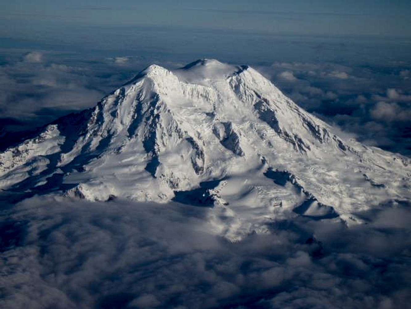 Mt. Rainier in her glorious... : Photos, Diagrams & Topos : SummitPost
