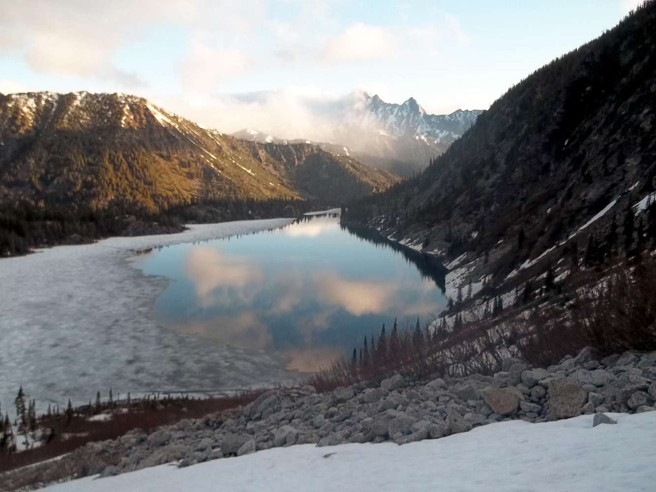Colchuck Lake from lower Asgard Pass : Photos, Diagrams & Topos ...
