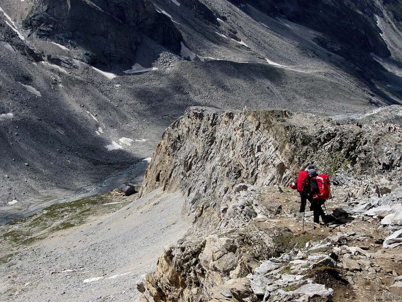 On the Hochfeiler normal route, with the Hochfeilerhütte far below ...