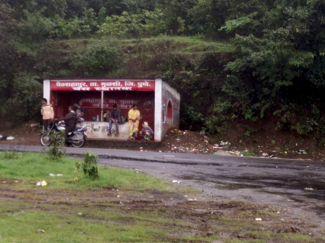 Bus stop at the base of the fort : Photos, Diagrams & Topos : SummitPost