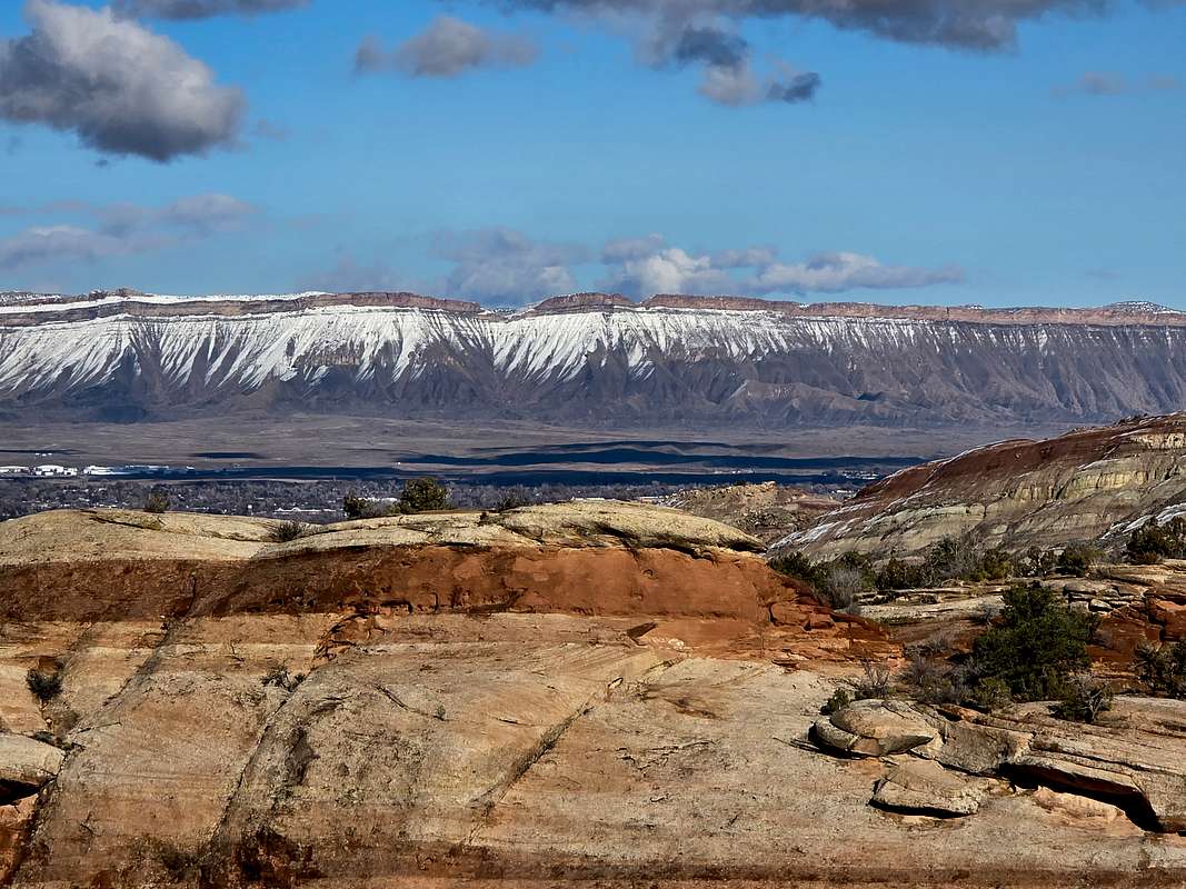 The Book Cliffs as seen from Devils Kitchen : Photos, Diagrams & Topos ...
