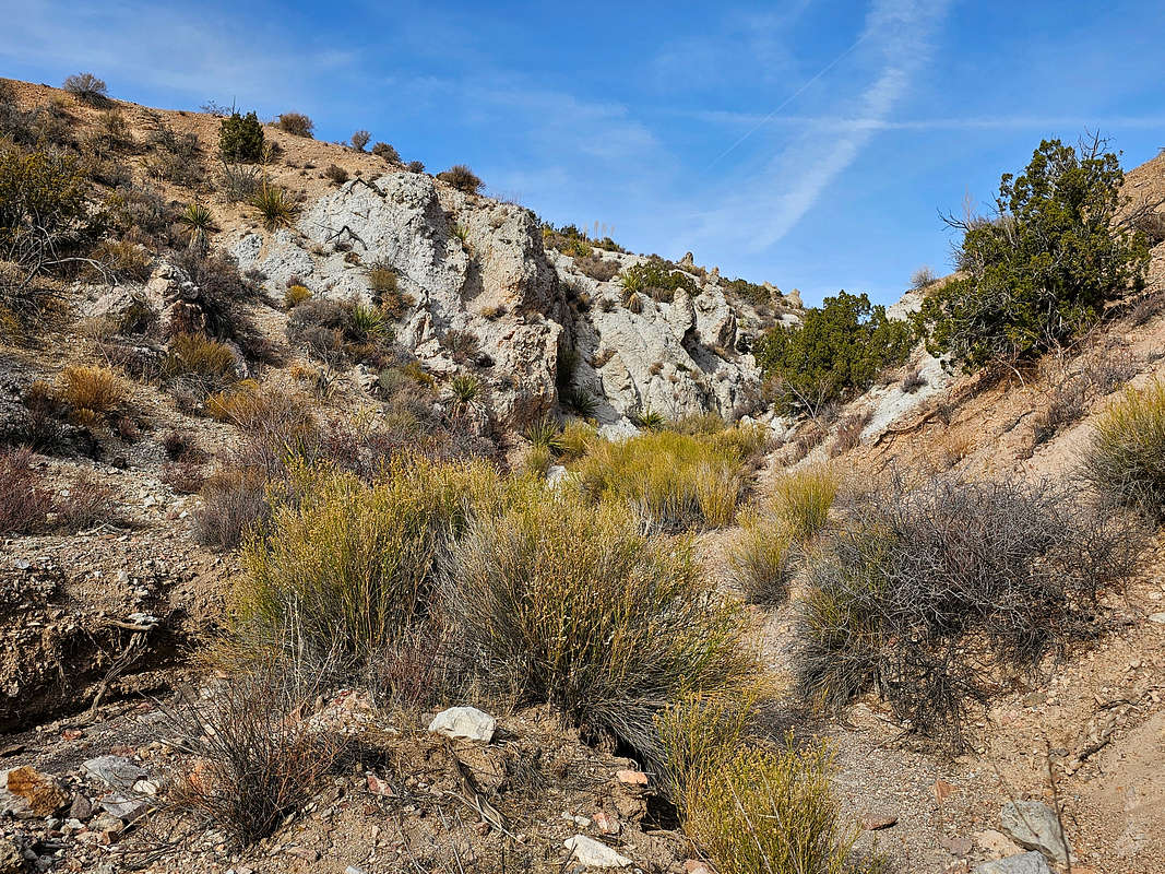 Hiking the bottom of the small canyon : Photos, Diagrams & Topos ...