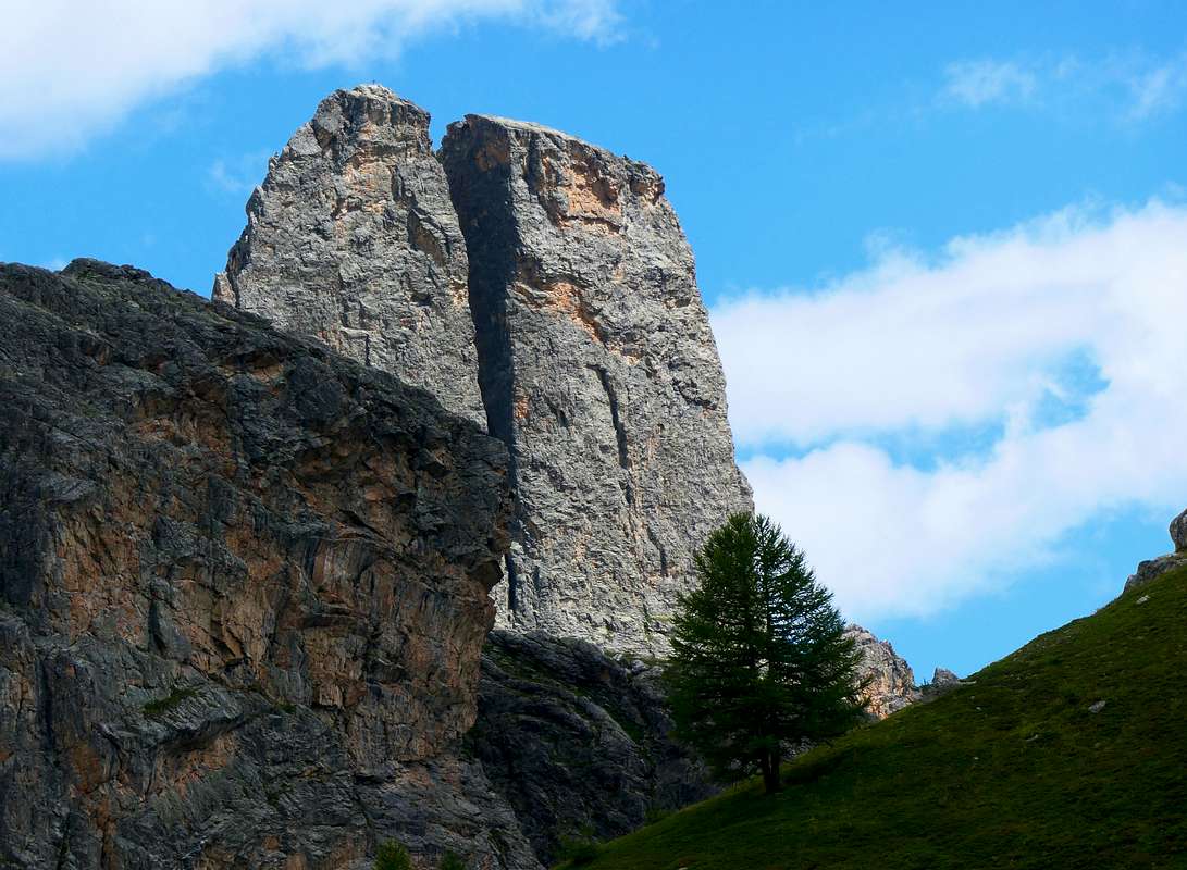 Rocca Castello and Torre Castello seen from West : Photos, Diagrams ...
