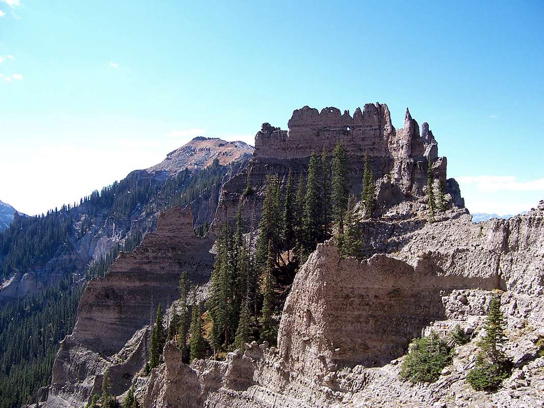 Ridge between Chimney and Courthouse : Photos, Diagrams & Topos ...