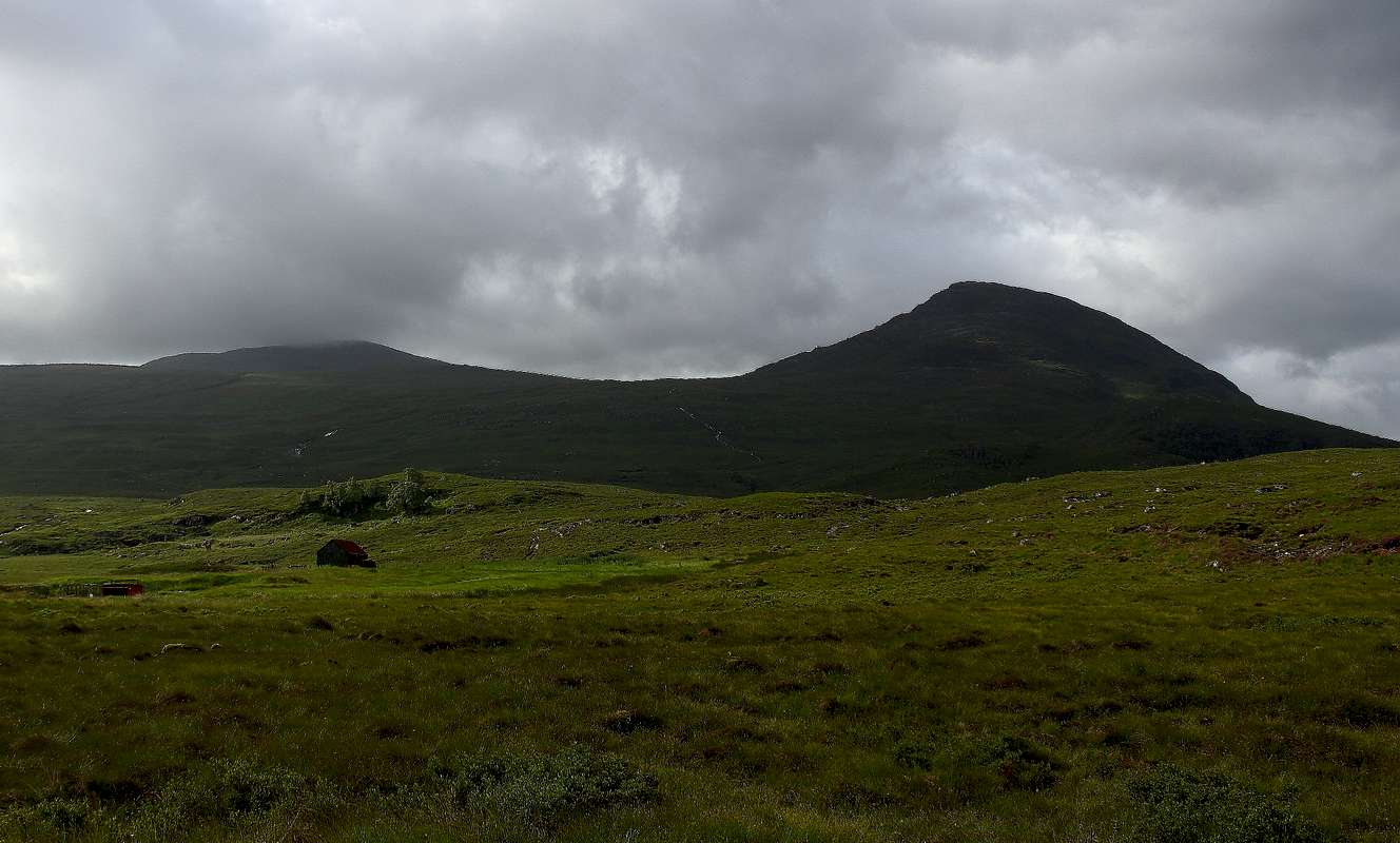 Chno Dearg (1046m) and Stob Coire Sgriodain (979m), Glen Spean Scotland ...