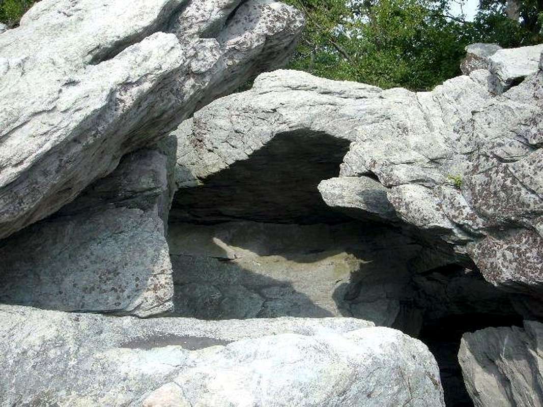 Inside the cave, atop Chimney... : Photos, Diagrams & Topos : SummitPost
