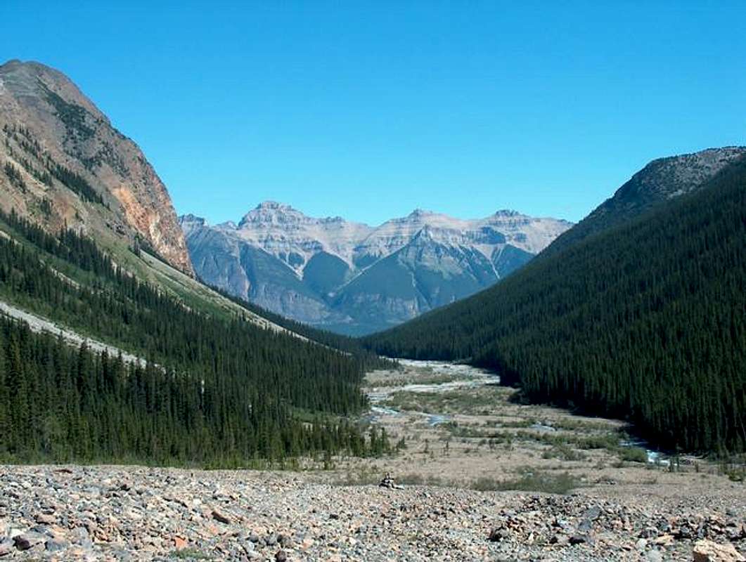 Fryatt Valley looking back on... : Photos, Diagrams & Topos : SummitPost