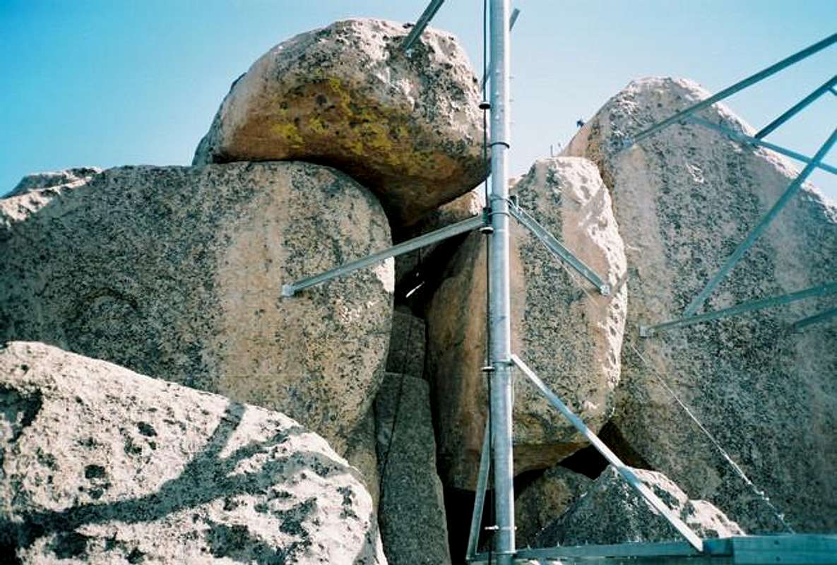 A view of the summit block on... : Photos, Diagrams & Topos : SummitPost