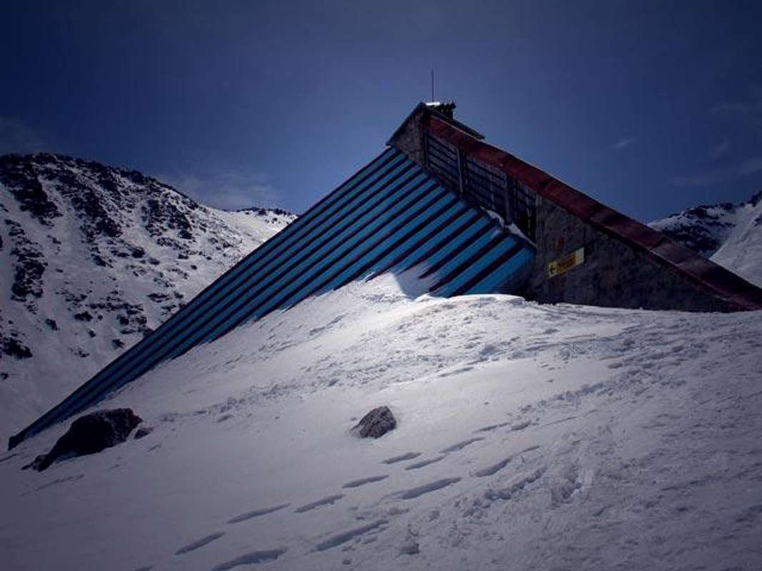 Hiza Musala (Musala Hut)... : Photos, Diagrams & Topos : SummitPost