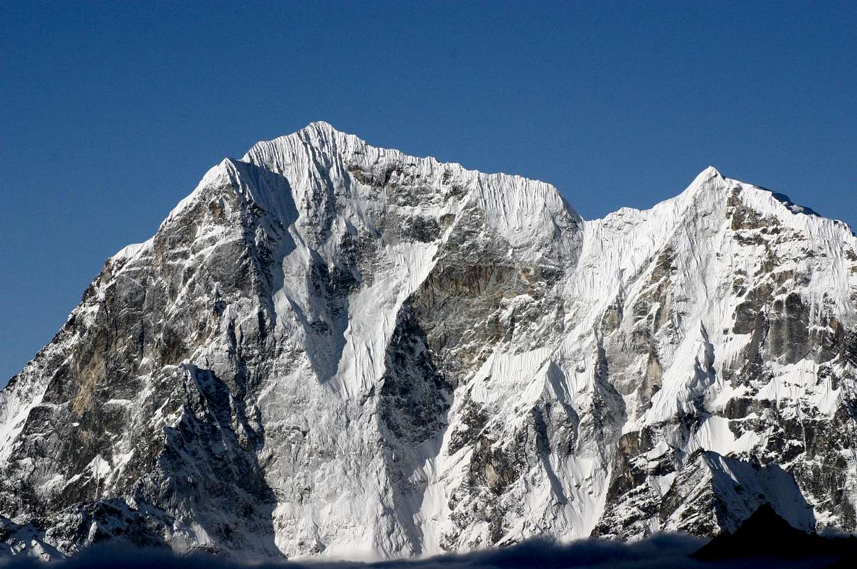 Taboche, seen from above Dughla : Photos, Diagrams & Topos : SummitPost