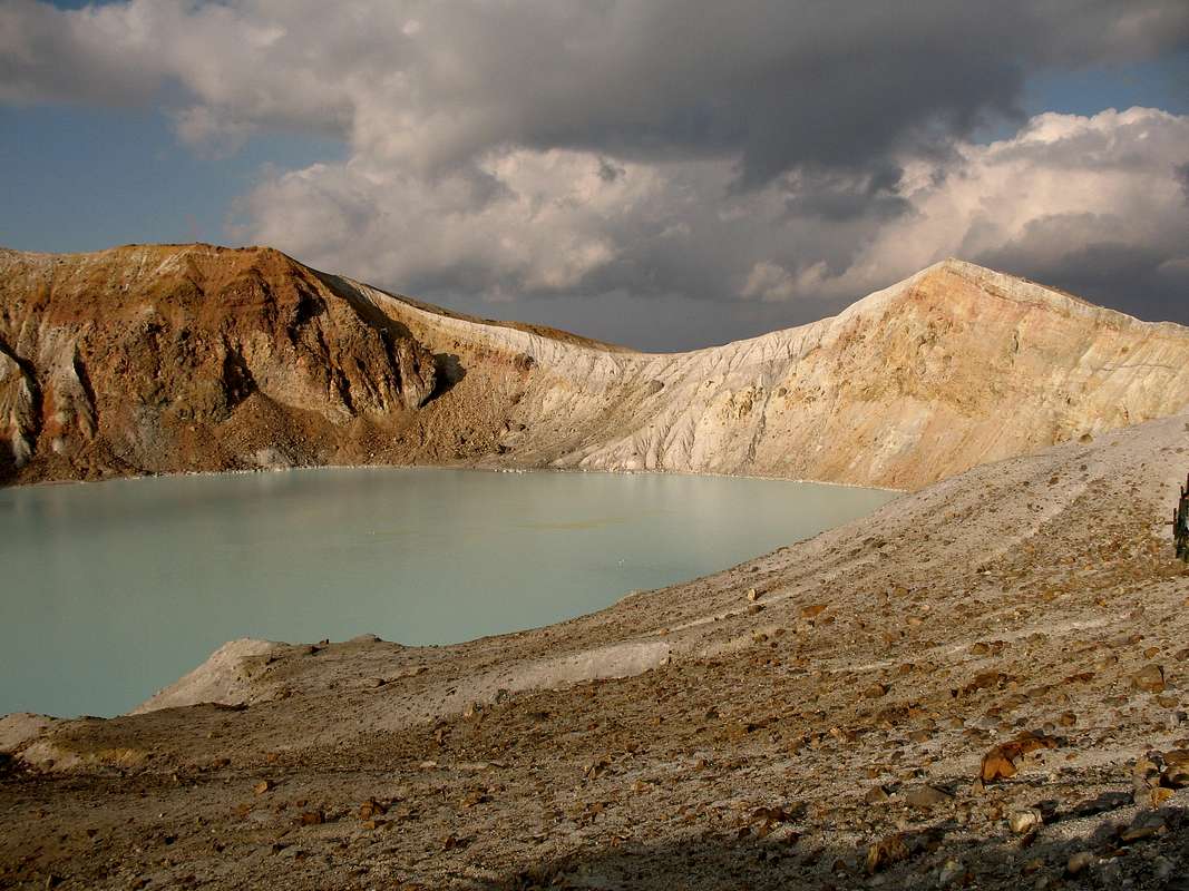 volcanic acid lake at the top of Kusatsu-Shirane volcano : Photos ...