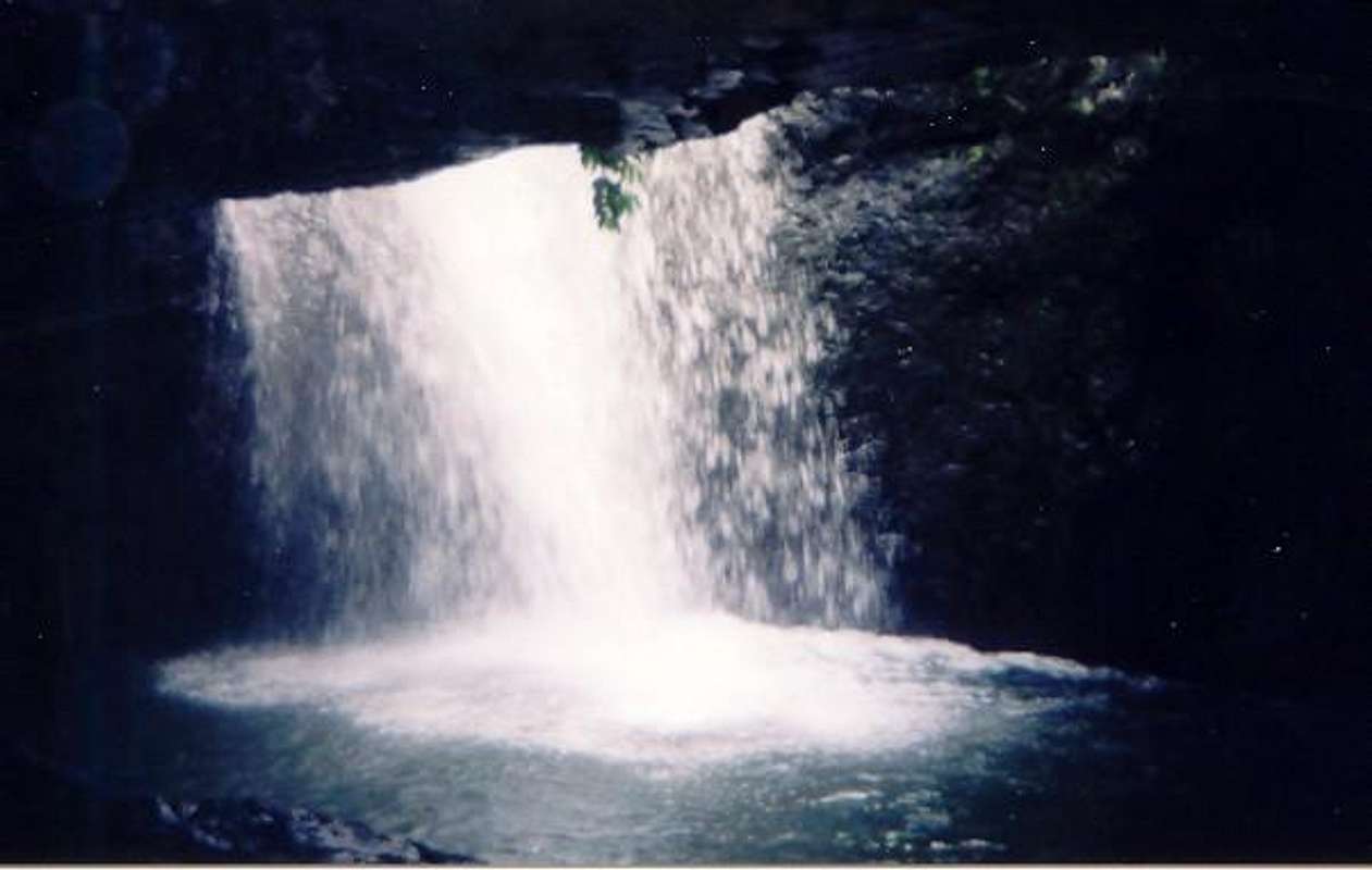 Inside a waterfall : Photos, Diagrams & Topos : SummitPost