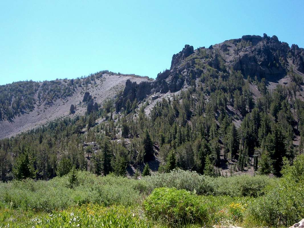 Tamarack Peak and its neighoring rock towers : Photos, Diagrams & Topos ...