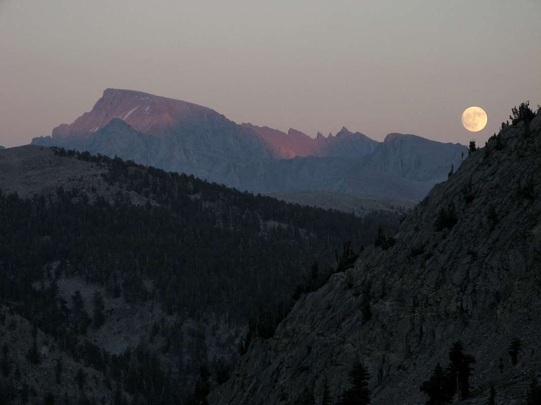 Full Moon and Alpenglow on Mt. Whitney : Photos, Diagrams & Topos ...