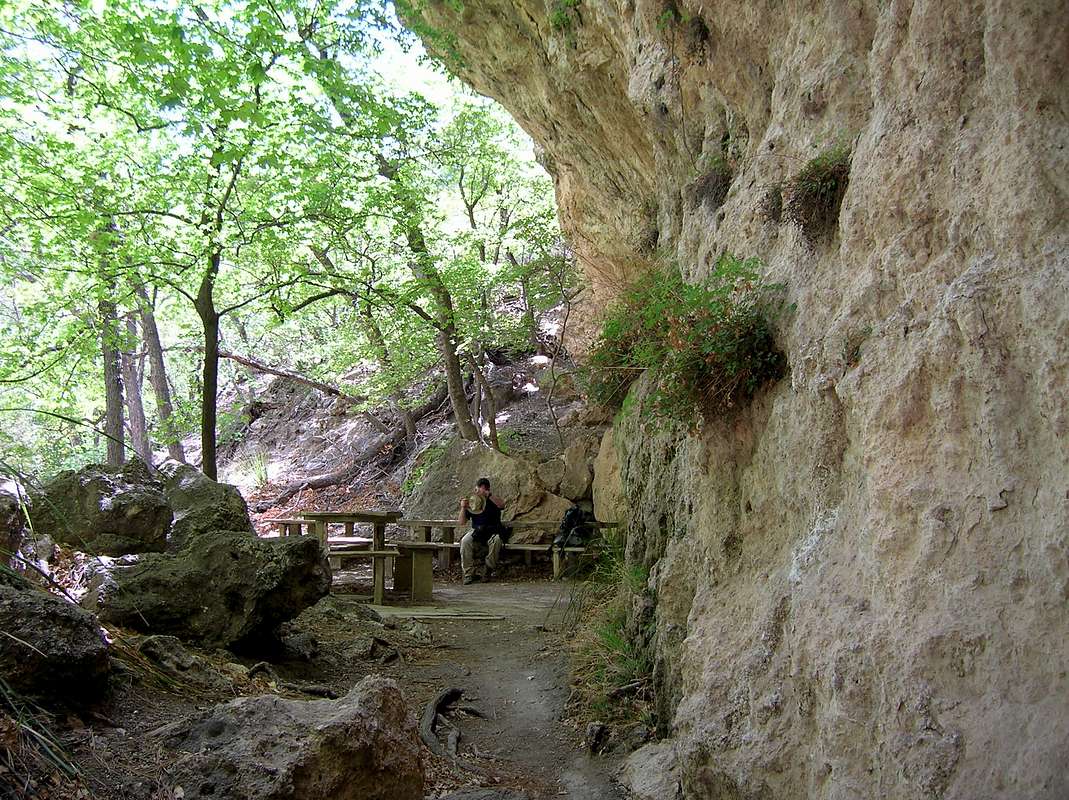 Picnic area at the Grotto : Photos, Diagrams & Topos : SummitPost