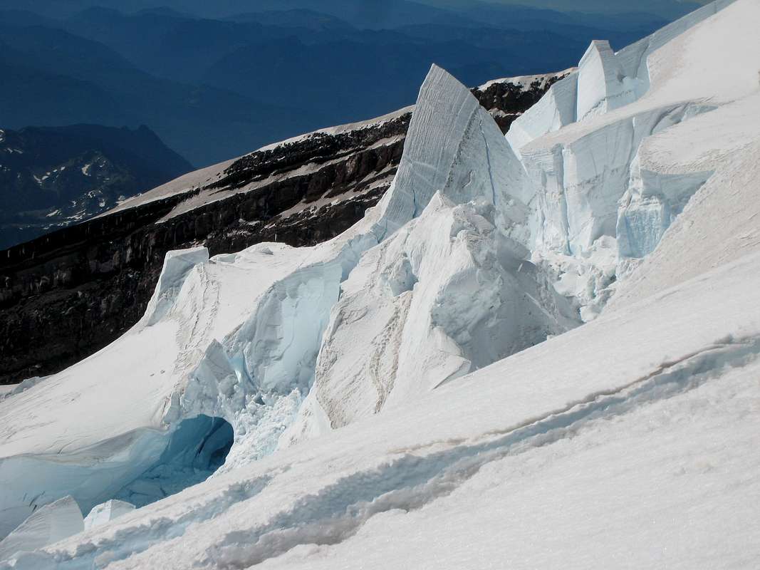 Giant seracs on the Emmons : Photos, Diagrams & Topos : SummitPost