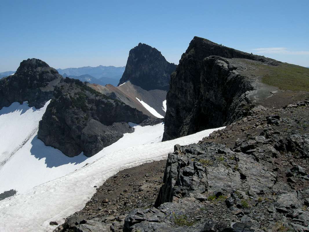 Banshee Peak and Cowlitz Chimneys : Photos, Diagrams & Topos : SummitPost