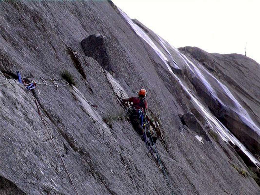 Dave Daly leading Old A3. : Photos, Diagrams & Topos : SummitPost