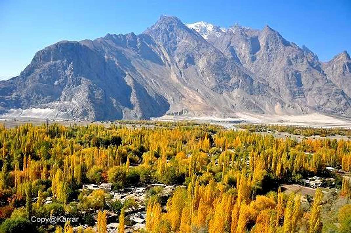 Shigar Valley Baltistan during Autumn : Photos, Diagrams & Topos ...