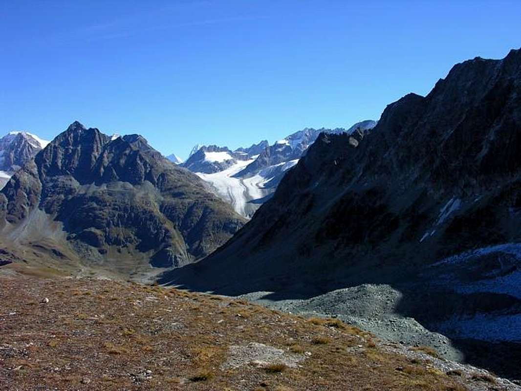 Views of the Mont Gelé and Mont Avril : Photos, Diagrams & Topos ...