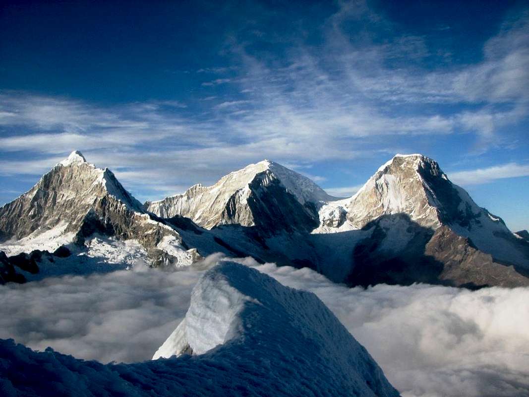 Chopi and the two Huascaran summits from Yanapaccha : Photos, Diagrams ...