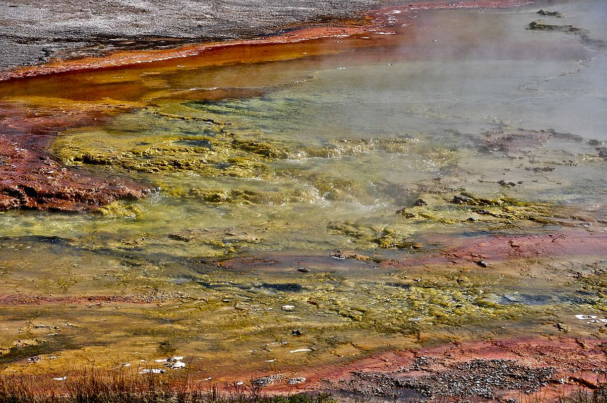 Bacteria-filled volcanic pool : Photos, Diagrams & Topos : SummitPost