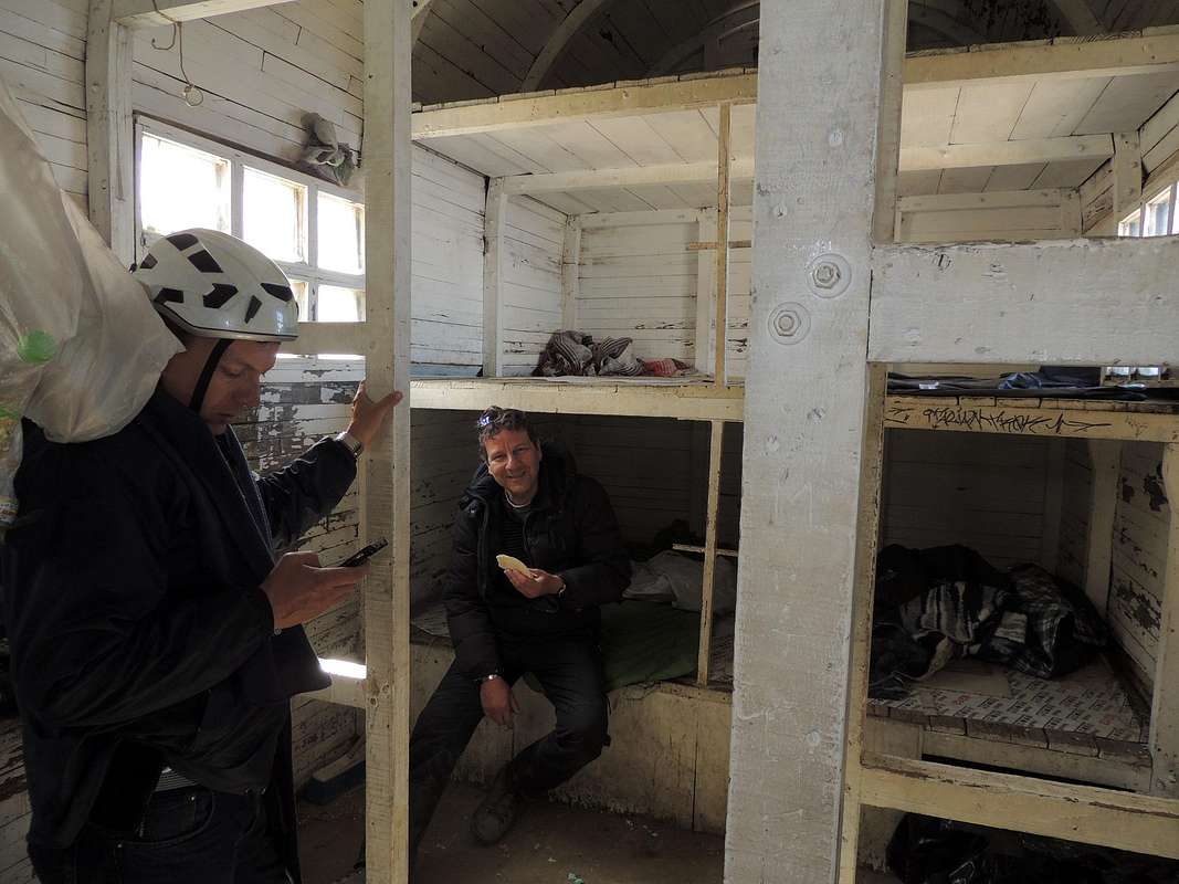 Inside the refugio : Photos, Diagrams & Topos : SummitPost