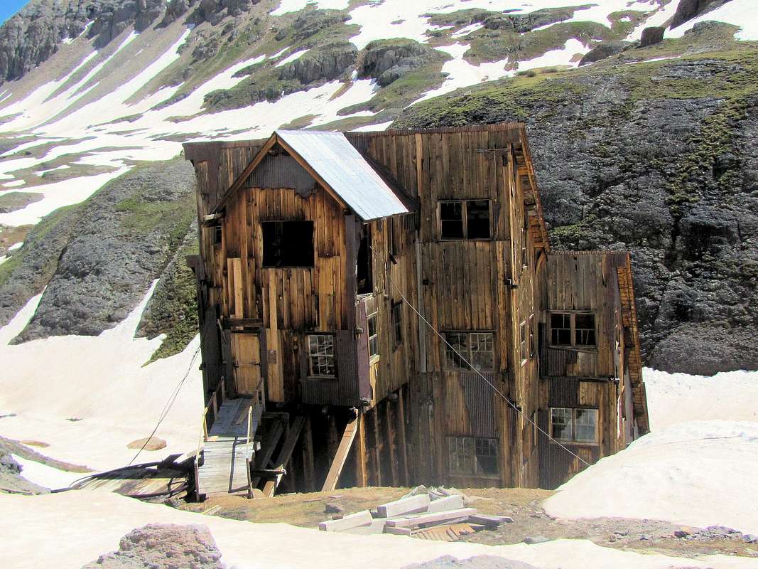 Remains of old Lewis Mine structures : Photos, Diagrams & Topos ...