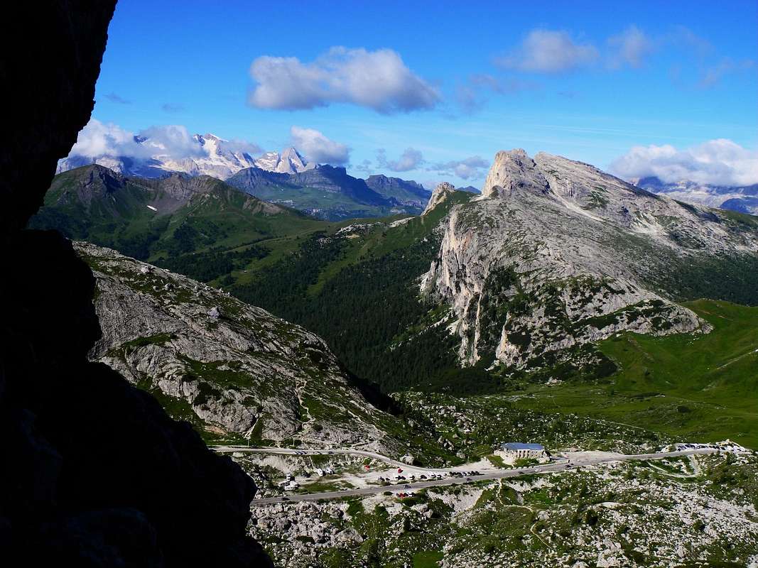 Airy view of Valparola Pass from Piccolo Lagazuoi : Photos, Diagrams ...
