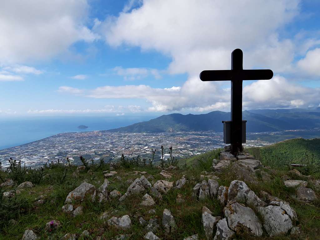Monte Acuto view over the coast and the Gallinara isle : Photos ...