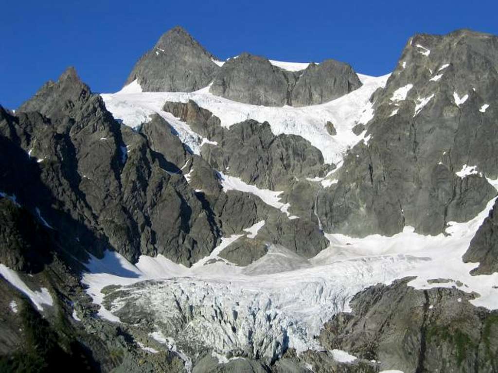 Mt. Shuksan's summit pyramid,... : Photos, Diagrams & Topos : SummitPost