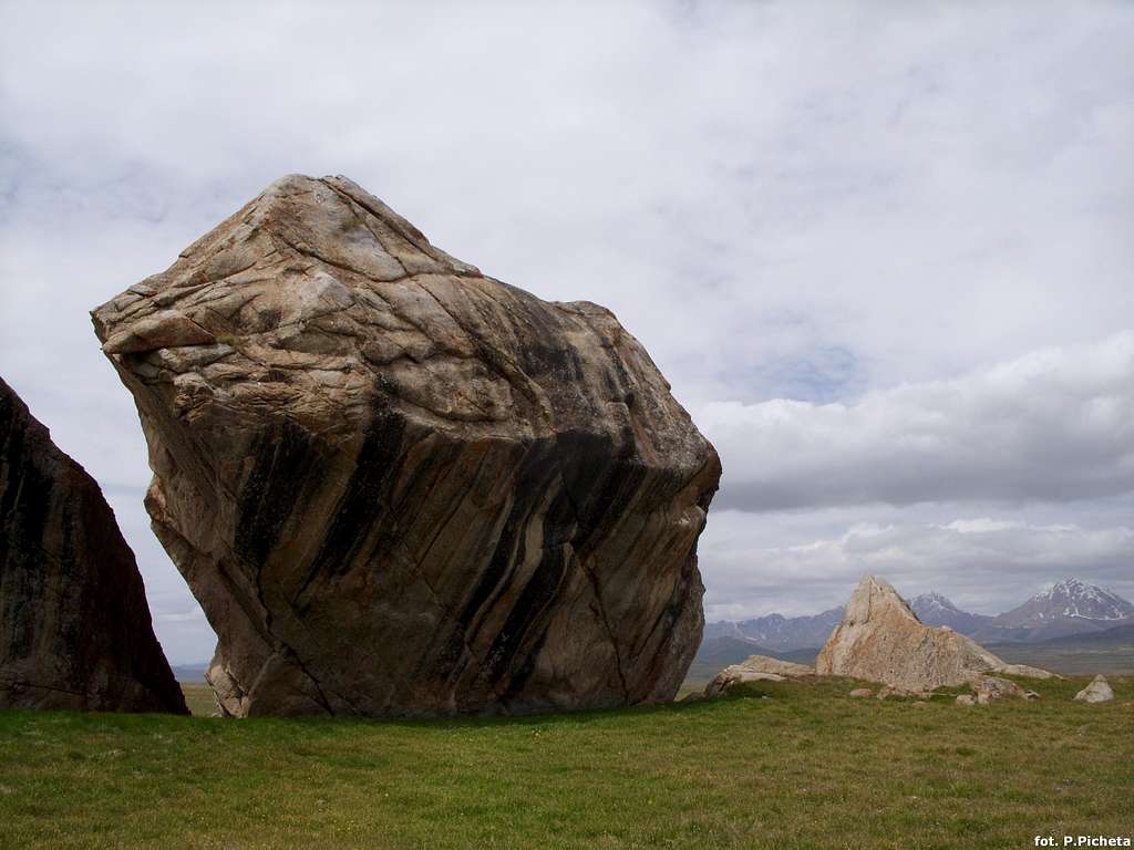 Huge Boulder : Photos, Diagrams & Topos : SummitPost