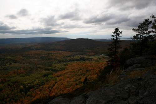 King Mountain & Robertson Lake Cliffs Images : SummitPost